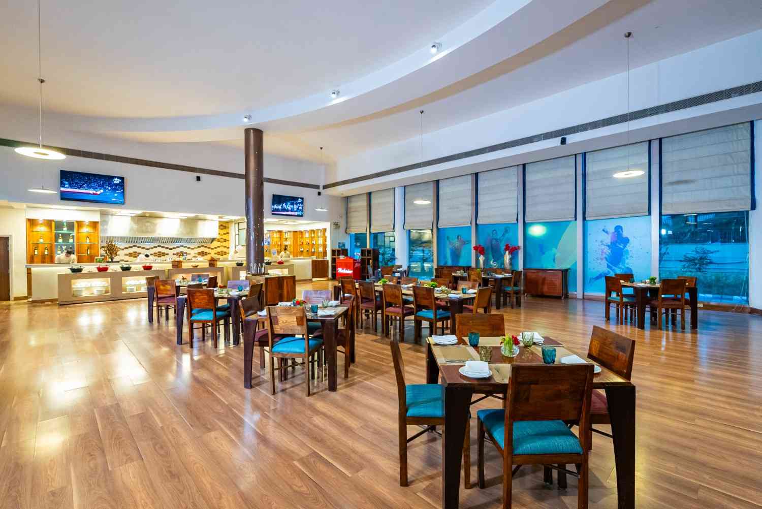 Best Resto Café in Noida, Delhi NCR | Indian and Continental Cuisine